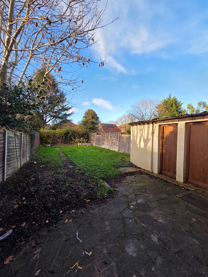 Staines-Upon-Thames - 3 Bed Terraced House, Ashford Road, TW18 - To ...