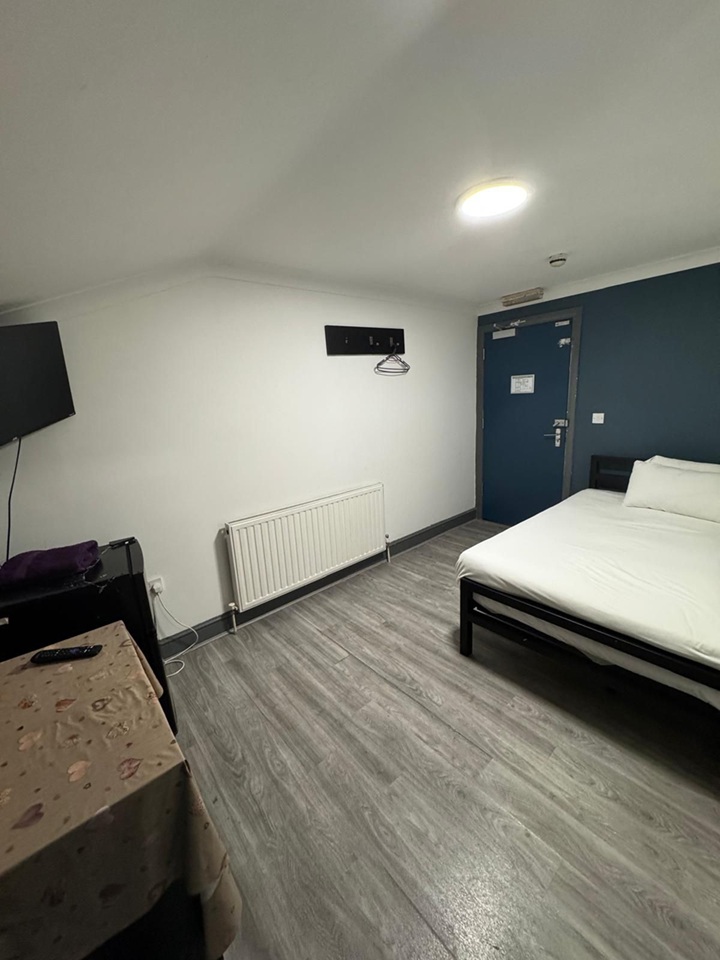 Barking - Room in a Shared House, Barking Park Hotel, IG11 - To Rent ...