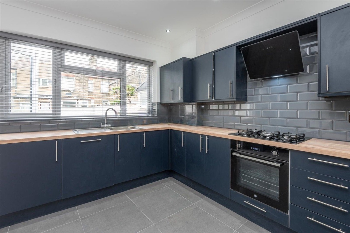 London - Room in a Shared House, Wanlip Road, E13 - To Rent Now for £ ...