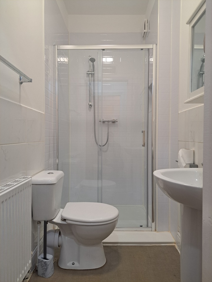 London - 2 Bed Flat, Cambus Road, E16 - To Rent Now for £1,850.00 p/m