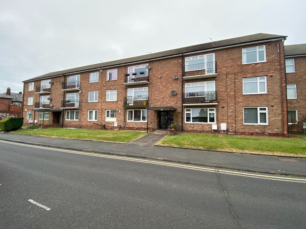 Newcastle Upon Tyne - 2 Bed Flat, Manor Walk, NE7 - To Rent Now for £ ...