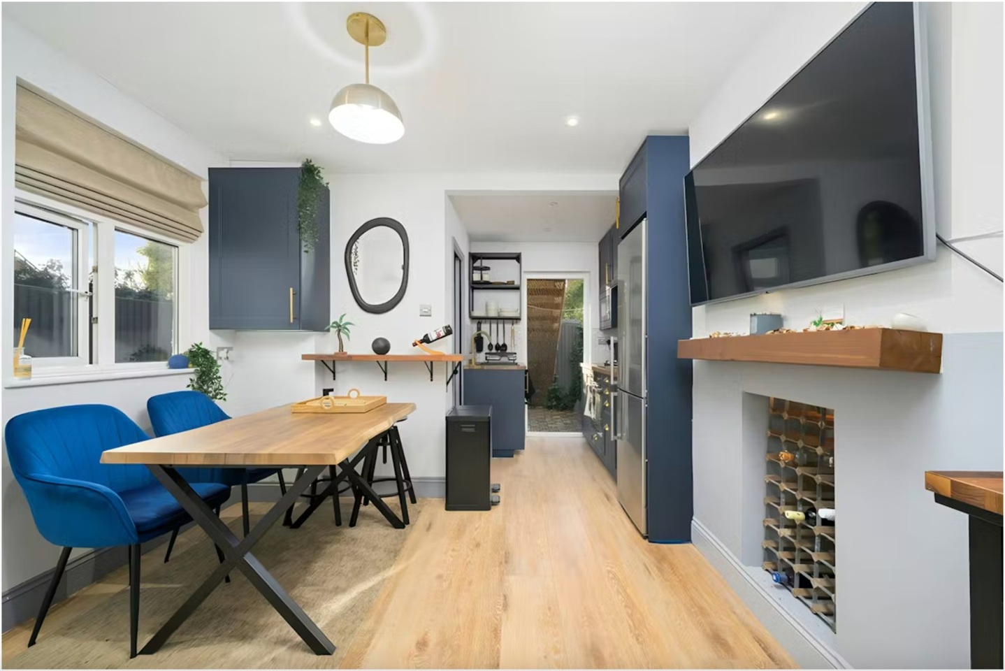 London - 1 Bed Flat, Kimble Road, SW19 - To Rent Now for £2,000.00 p/m