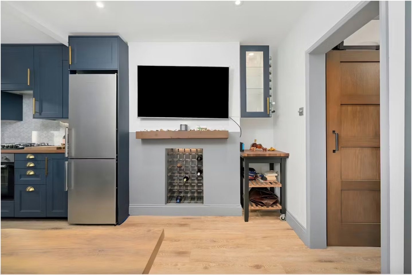 London - 1 Bed Flat, Kimble Road, SW19 - To Rent Now for £2,000.00 p/m