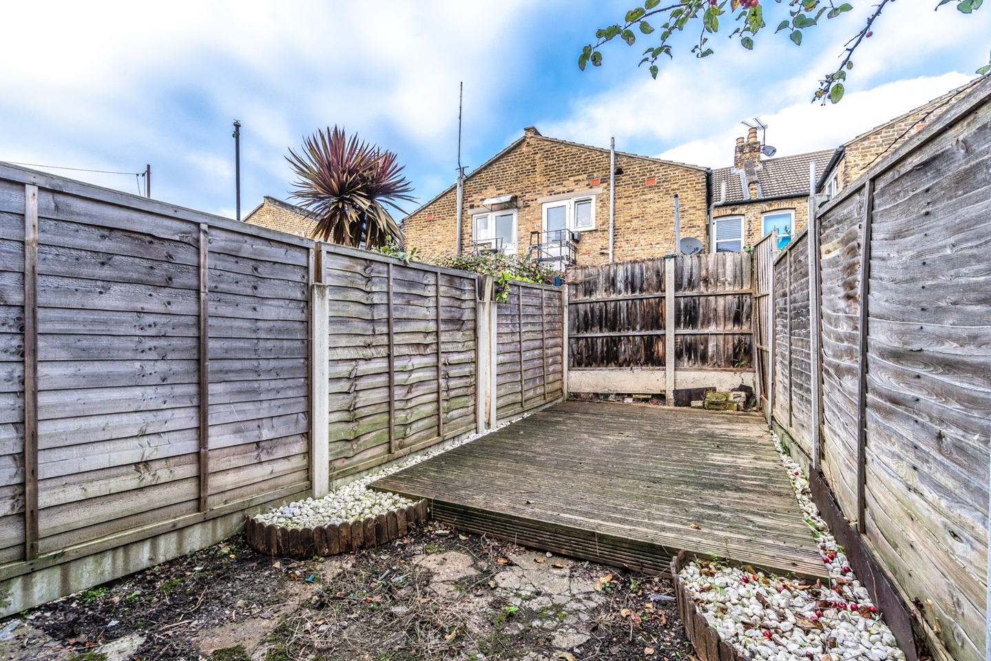London - 2 Bed Flat, Cambus Road, E16 - To Rent Now for £1,850.00 p/m