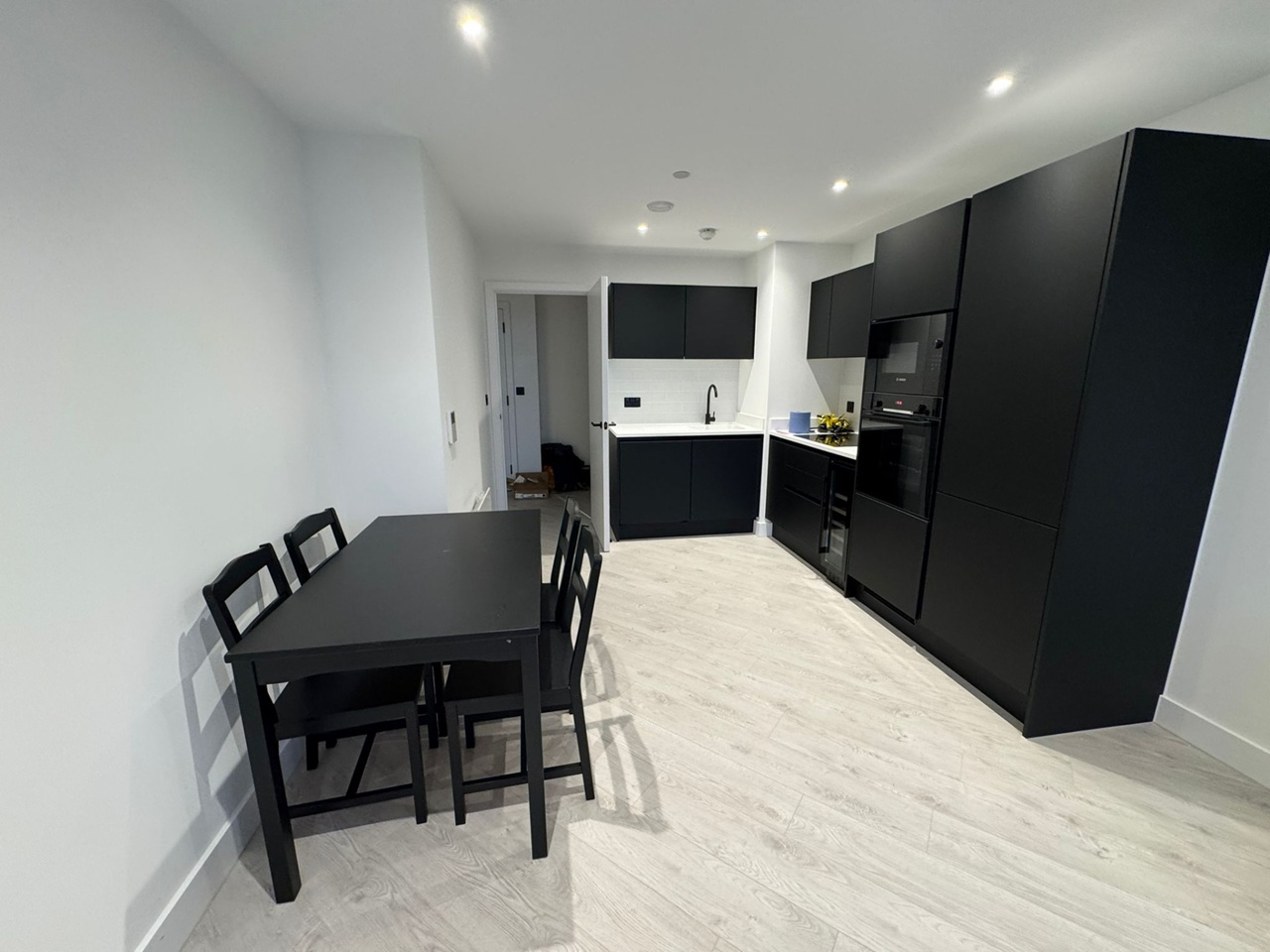 Manchester - 1 Bed Flat, Trinity Way, M3 - To Rent Now for £1,280.00 p/m