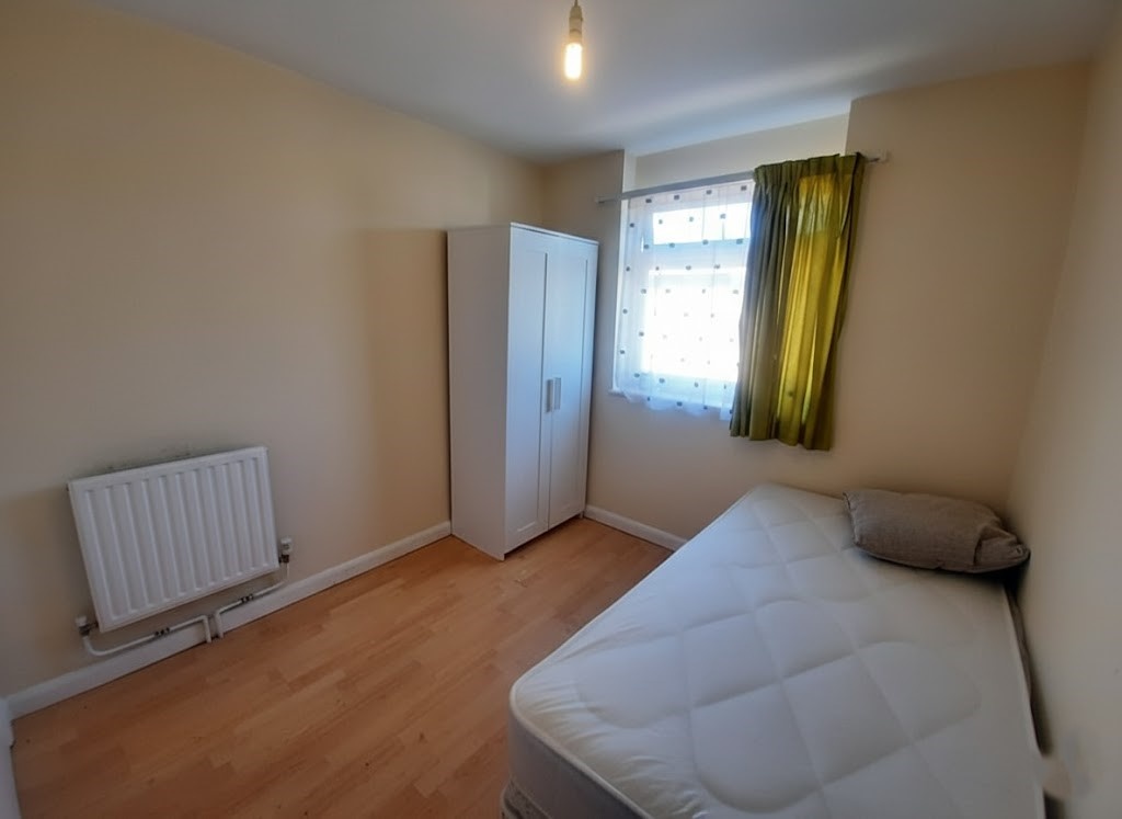 Northampton - Room in a Shared House, Limehurst Square, NN5 - To Rent ...