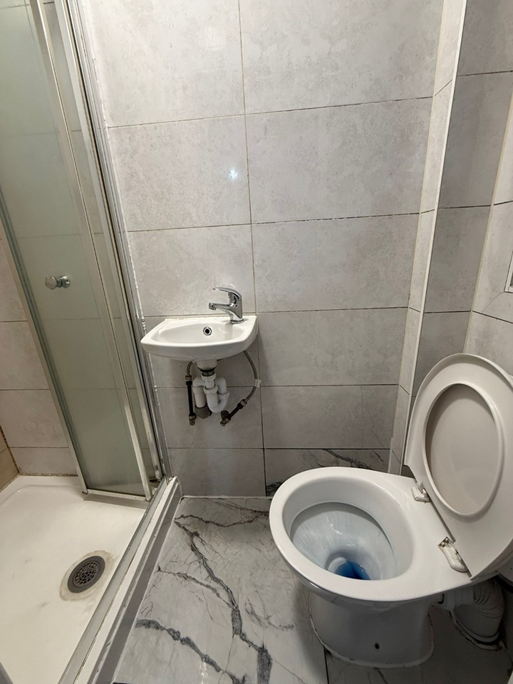 Ilford - Studio Flat, High Road, IG1 - To Rent Now for £900.00 p/m