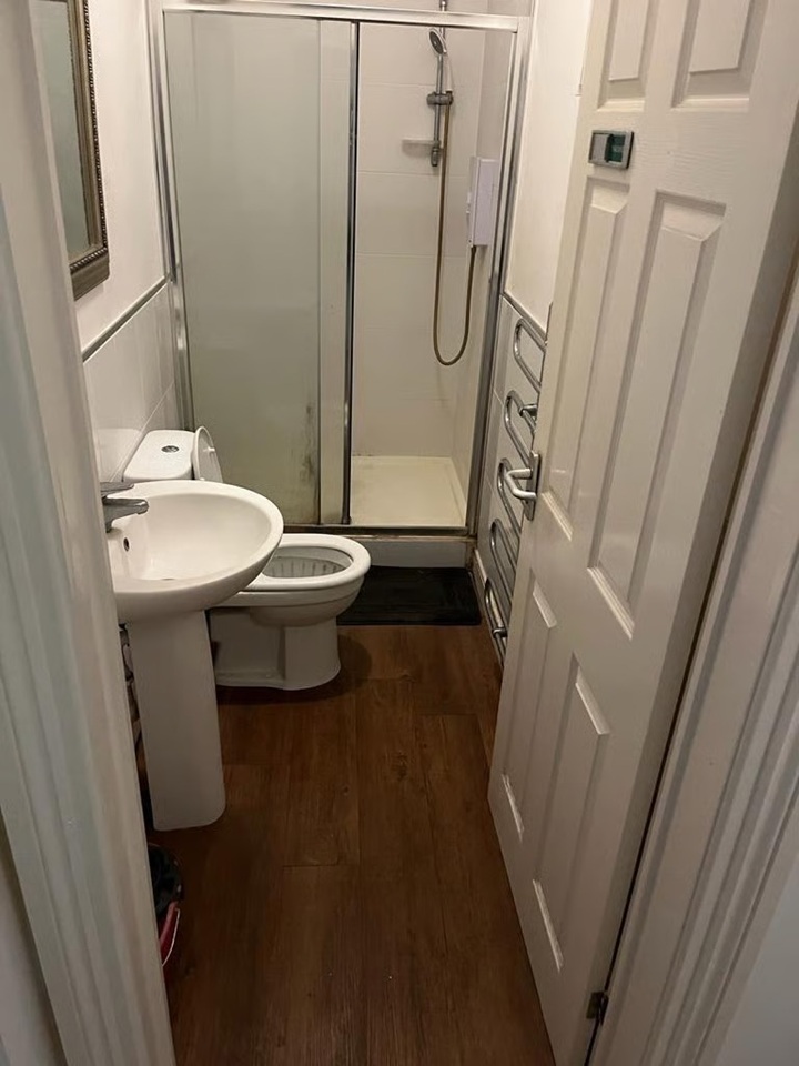 Leeds - Room in a Shared House, Calverley Moor Avenue, LS28 - To Rent ...