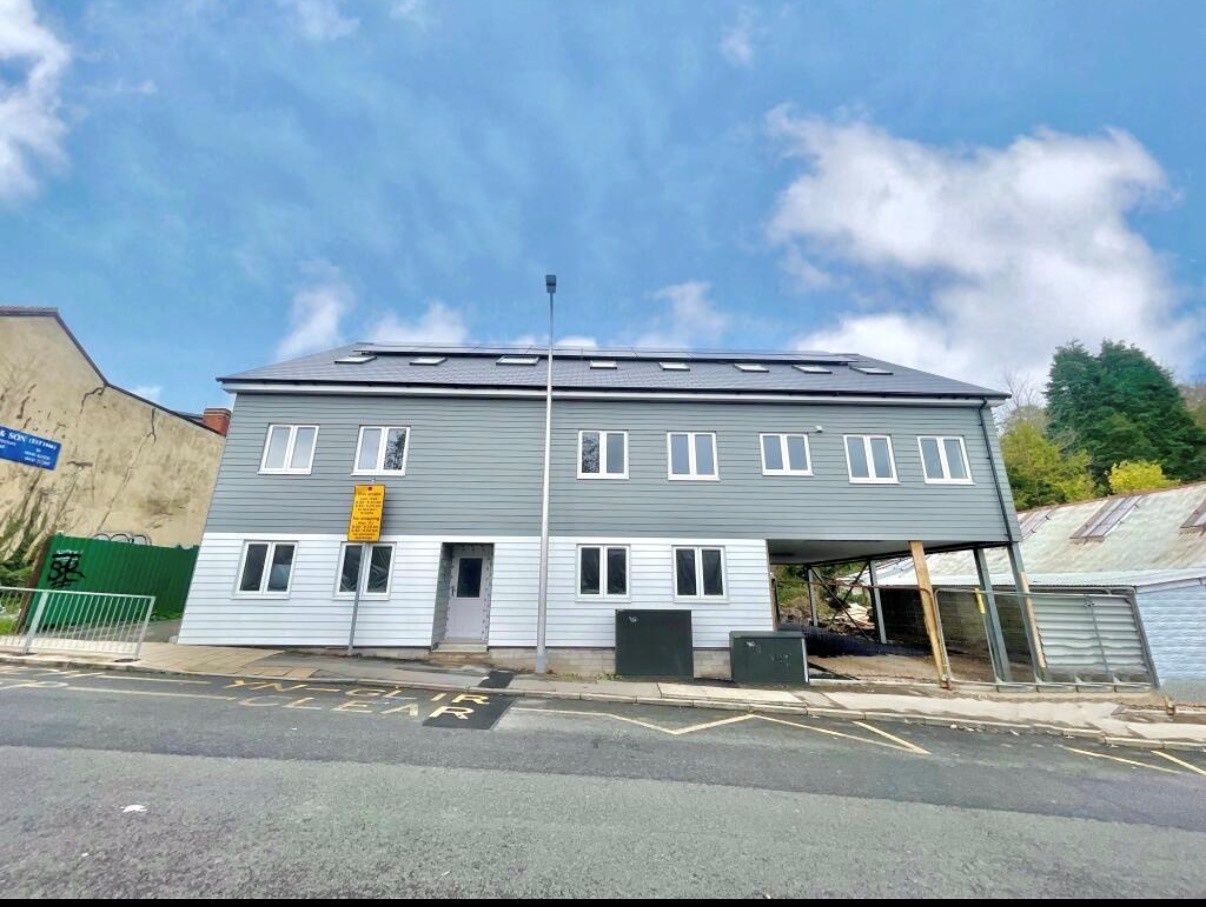 Barry - 3 Bed Flat, Quarry Court, CF63 - To Rent Now for £980.00 p/m