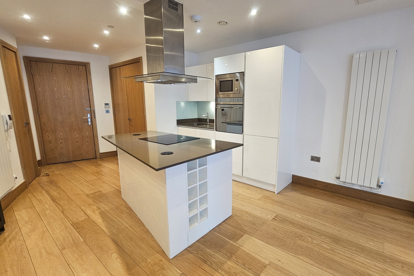 London - 2 Bed Flat, Arena Tower, E14 - To Rent Now for £2,800.00 p/m