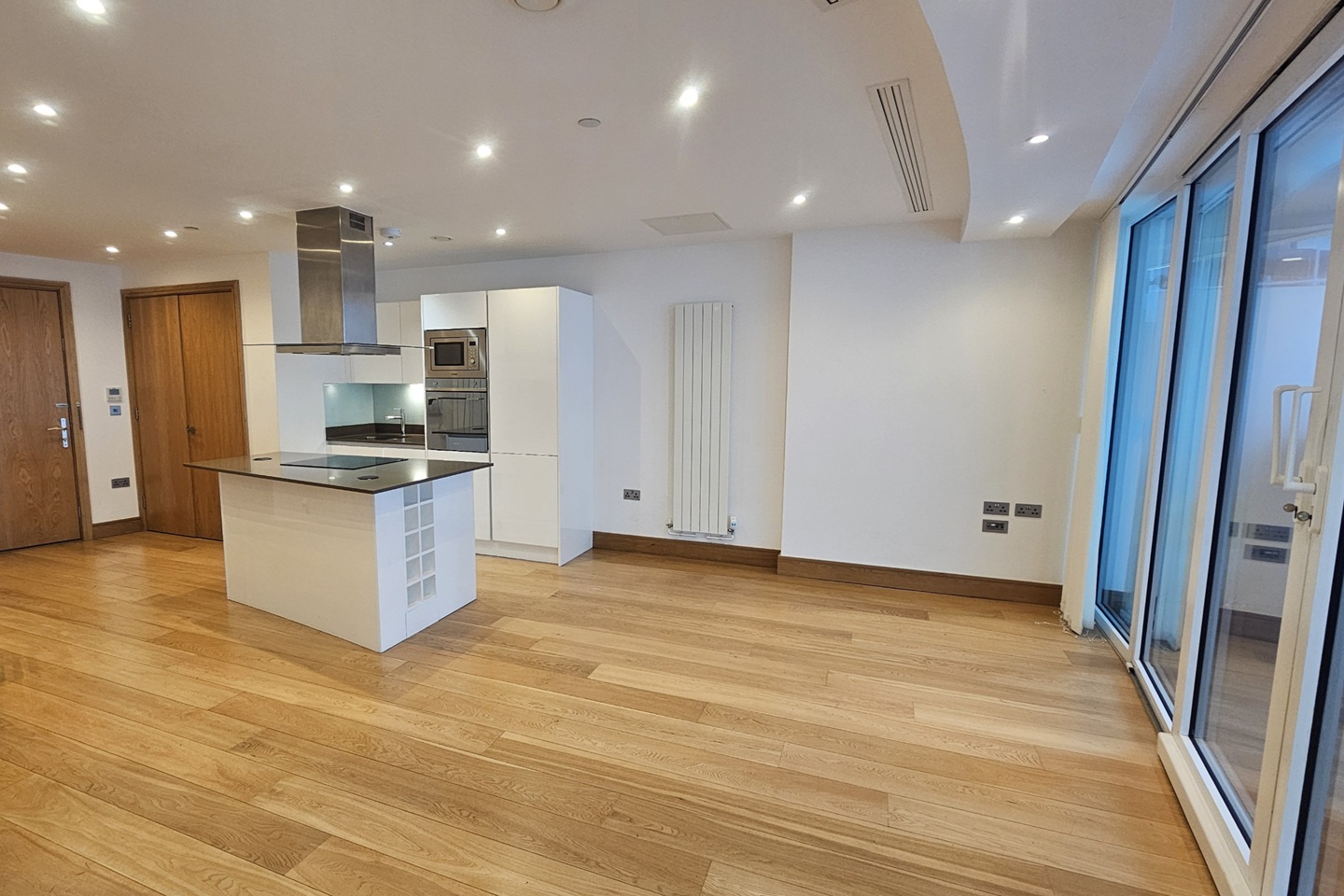 London - 2 Bed Flat, Arena Tower, E14 - To Rent Now for £2,800.00 p/m