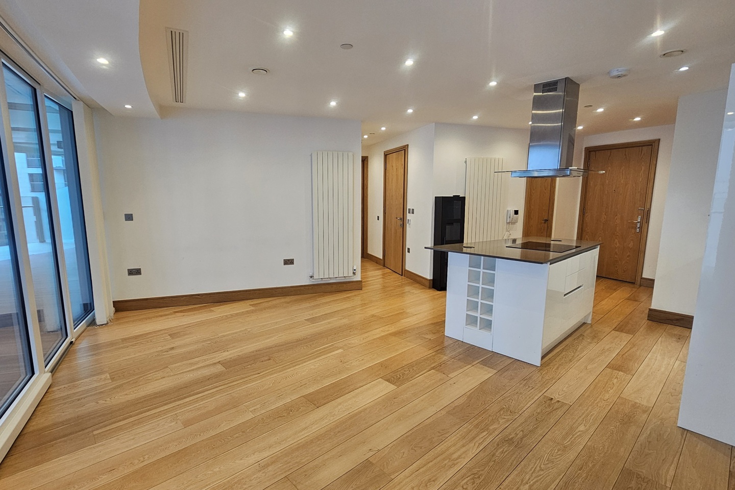 London - 2 Bed Flat, Arena Tower, E14 - To Rent Now for £2,800.00 p/m