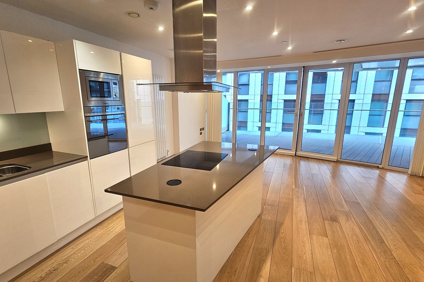 London - 2 Bed Flat, Arena Tower, E14 - To Rent Now for £2,800.00 p/m