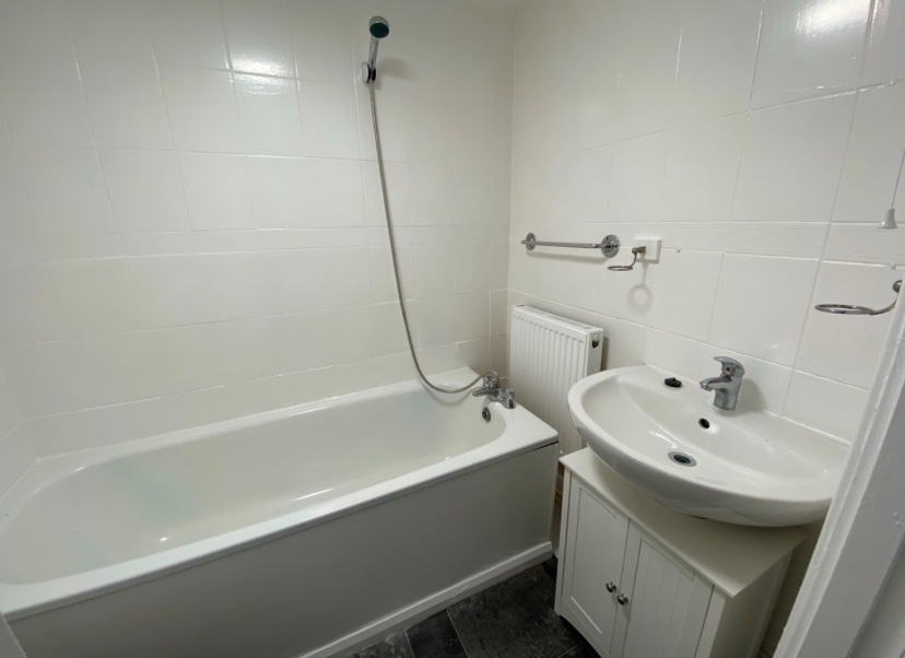Liverpool - 1 Bed Flat, Spellow Lane, L4 - To Rent Now for £595.00 p/m