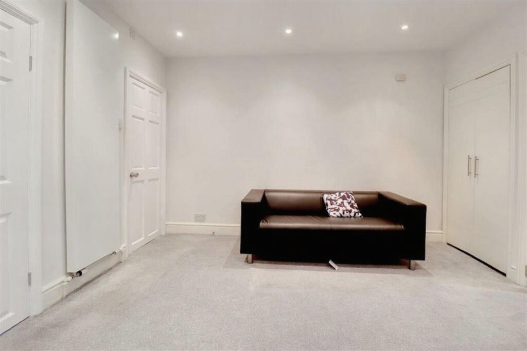 Croydon - 2 Bed Flat, Portland Road, SE25 - To Rent Now for £1,495.00 p/m