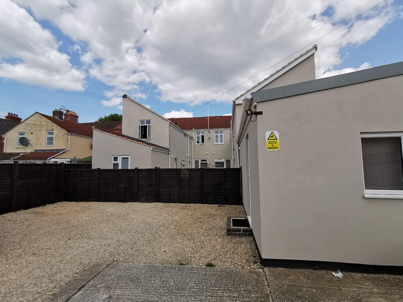 Swindon - Room in a Shared House, County Road, SN1 - To Rent Now for £ ...