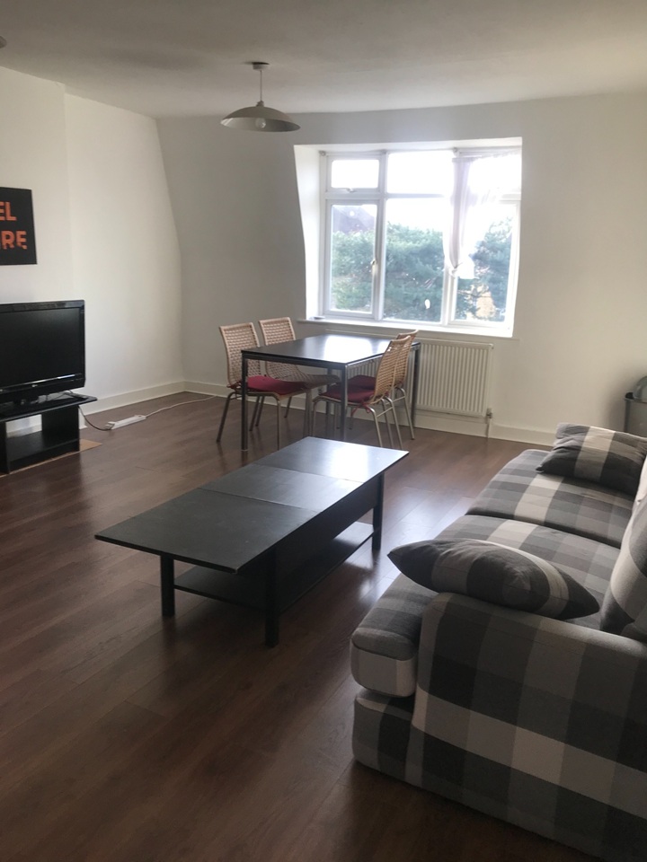 London - 2 Bed Flat, Erpingham Road, SW15 - To Rent Now for £2,495.00 p/m