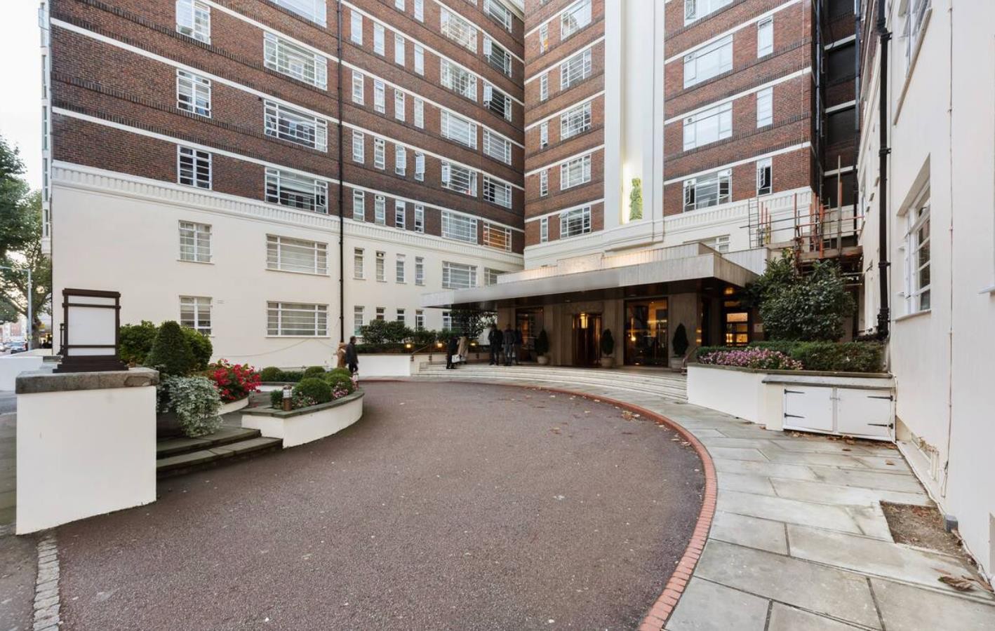 London - 1 Bed Flat, Nell Gwynn House, SW3 - To Rent Now for £2,695.00 p/m