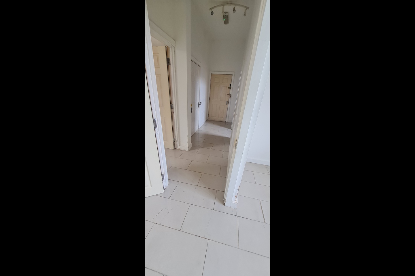 London - 1 Bed Flat, Loubert House, N18 - To Rent Now for £1,700.00 p/m