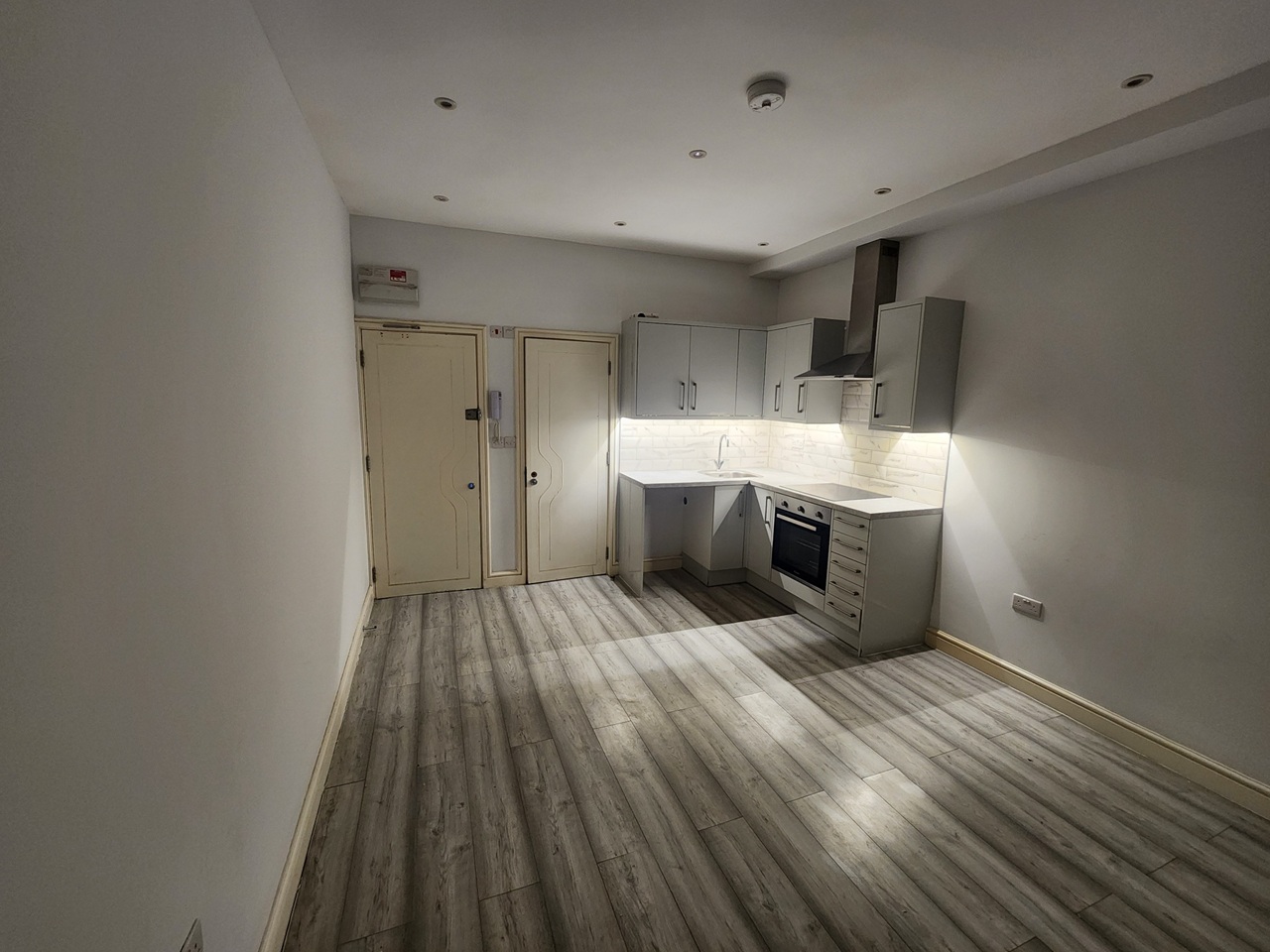 Clacton-On-Sea - Studio Flat, The Old Post Office, CO15 - To Rent Now ...