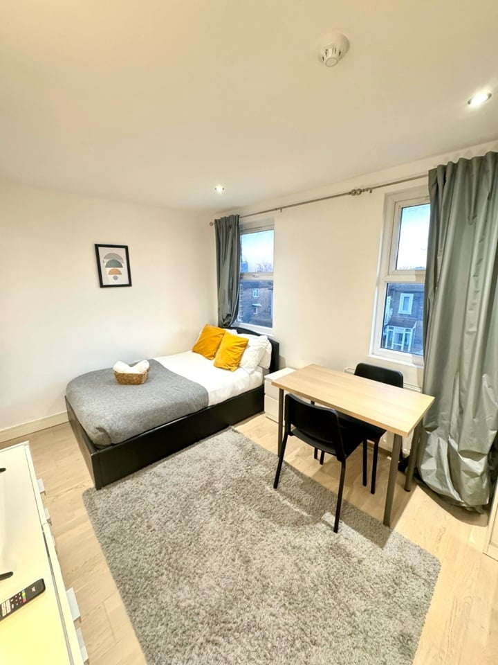 London - Room in a Shared House, Chobham Road, E15 - To Rent Now for £ ...