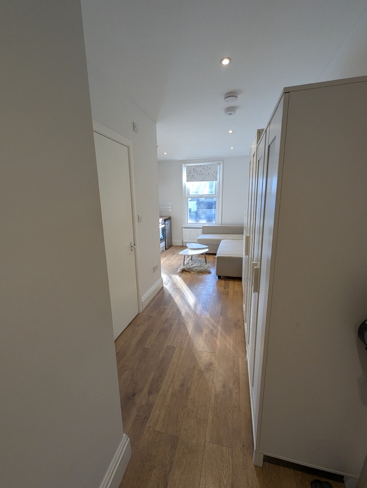 London - Studio Flat, Crouch End, N8 - To Rent Now for £1,100.00 p/m