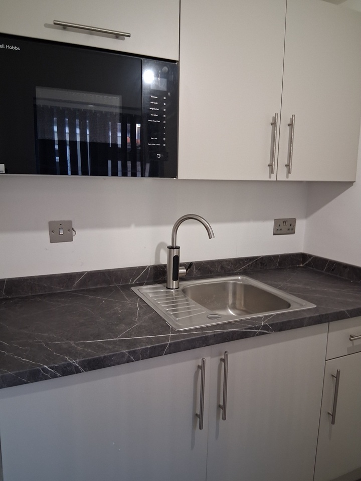 Wolverhampton - Studio Flat, Town Centre, WV2 - To Rent Now for £100.00 p/m