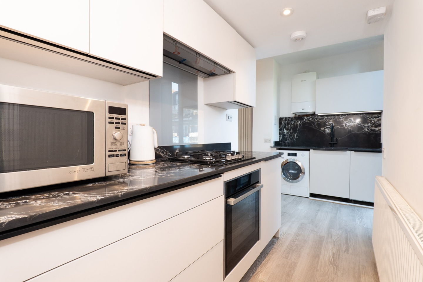 London - 1 Bed Flat, Stormont Road, SW11 - To Rent Now for £1,975.00 p/m