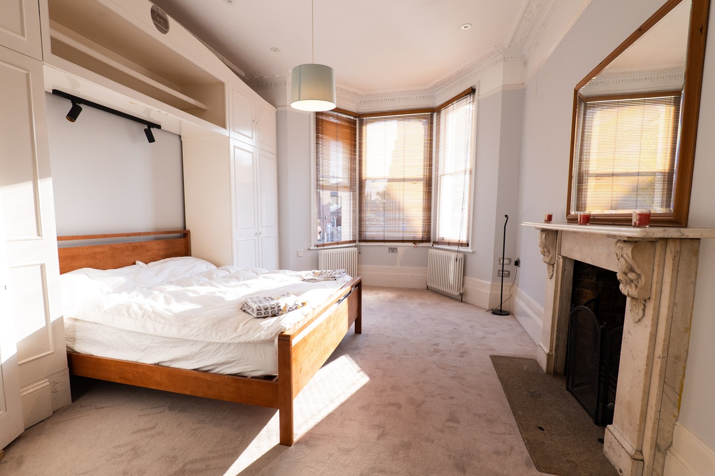 London - 1 Bed Flat, Stormont Road, SW11 - To Rent Now for £1,975.00 p/m