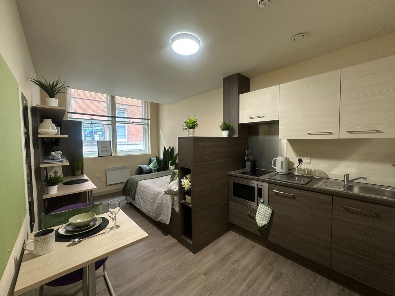 Nottingham - Studio Flat, Halley House, NG1 - To Rent Now for £625.00 p/m