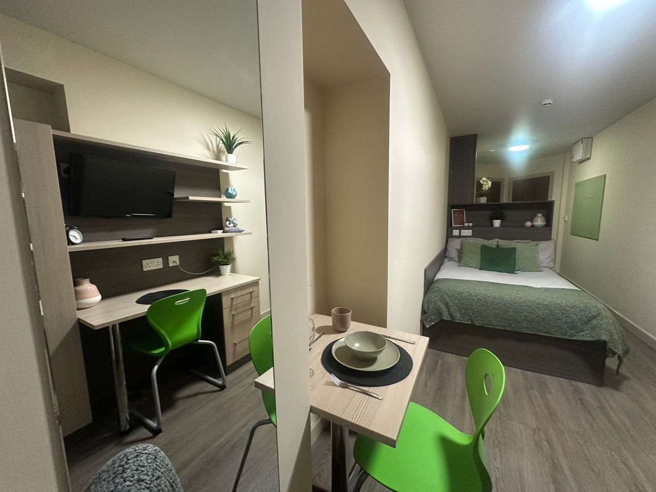 Nottingham - Studio Flat, Halley House, NG1 - To Rent Now for £625.00 p/m