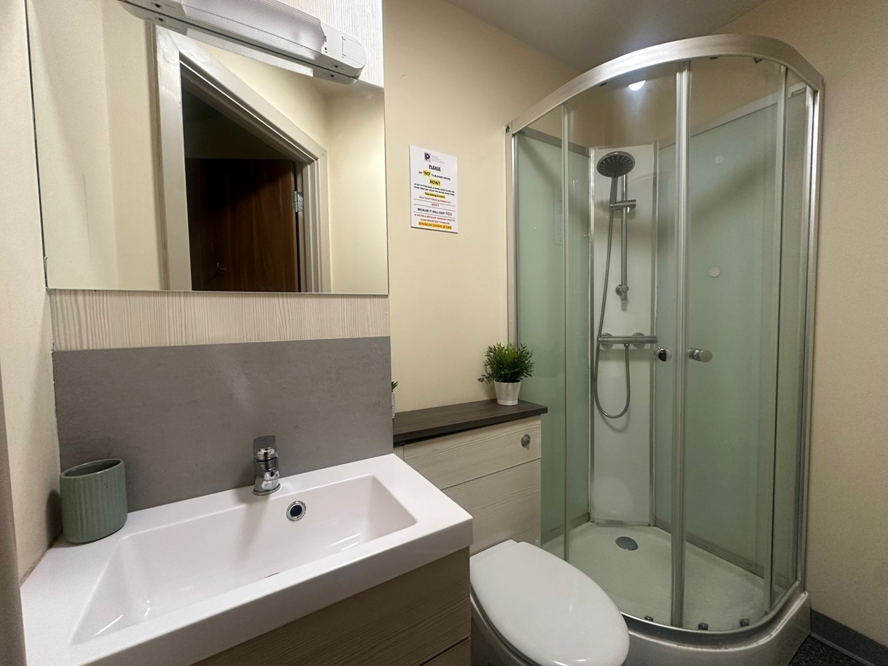 Nottingham - Studio Flat, Halley House, NG1 - To Rent Now for £625.00 p/m