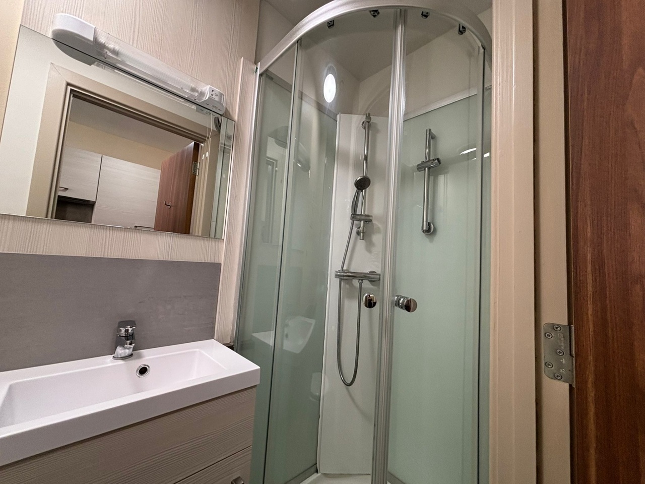 Nottingham - Studio Flat, Halley House, NG1 - To Rent Now for £625.00 p/m