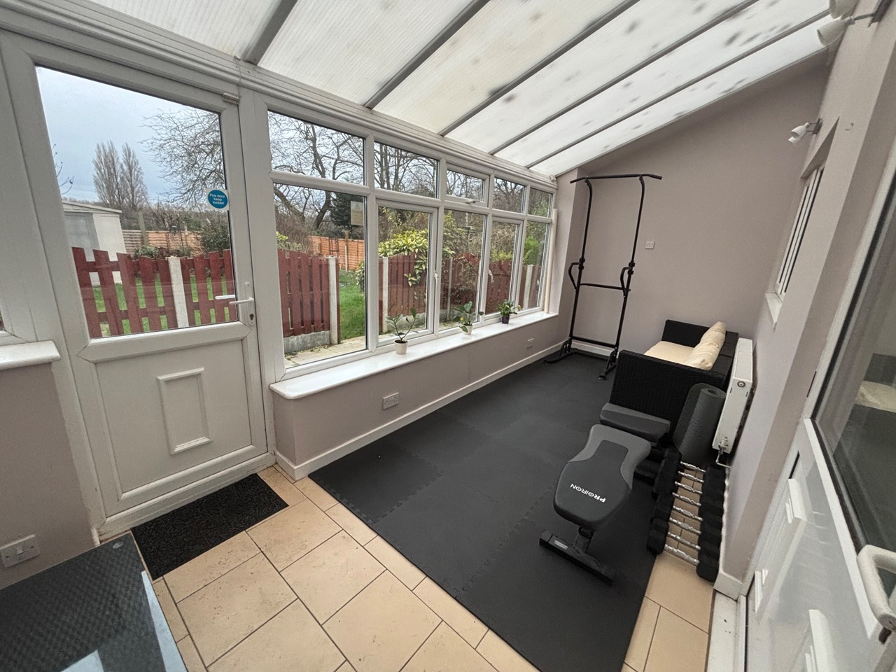 Manchester - Room in a Shared House, Cherington Close, M23 - To Rent ...
