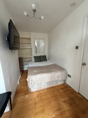 London - Room in a Shared Flat, Fontley Way, SW15 - To Rent Now for £ ...