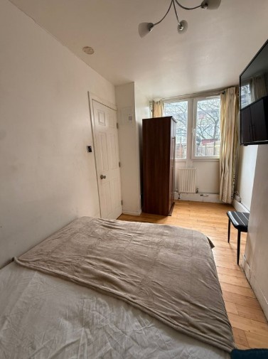 London - Room in a Shared Flat, Fontley Way, SW15 - To Rent Now for £ ...