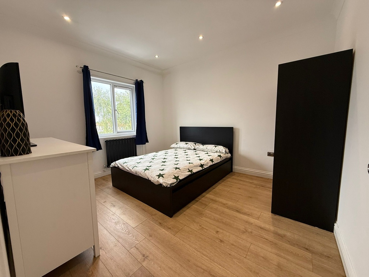 Welling - 2 Bed Flat, Park View Road, DA16 - To Rent Now for £1,995.00 p/m