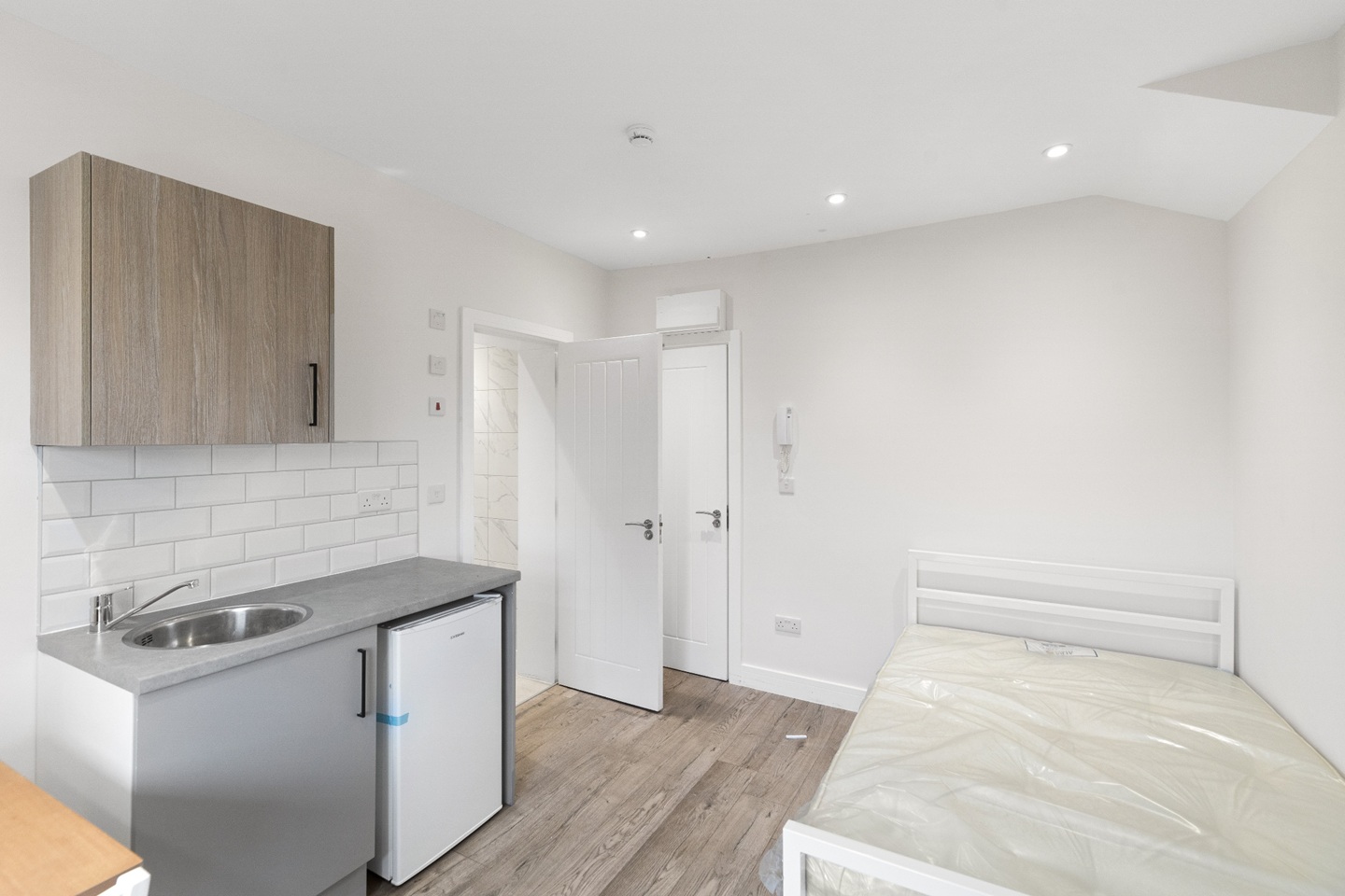 Enfield - Studio Flat, Chase Side Crescent, EN2 - To Rent Now for £895. ...