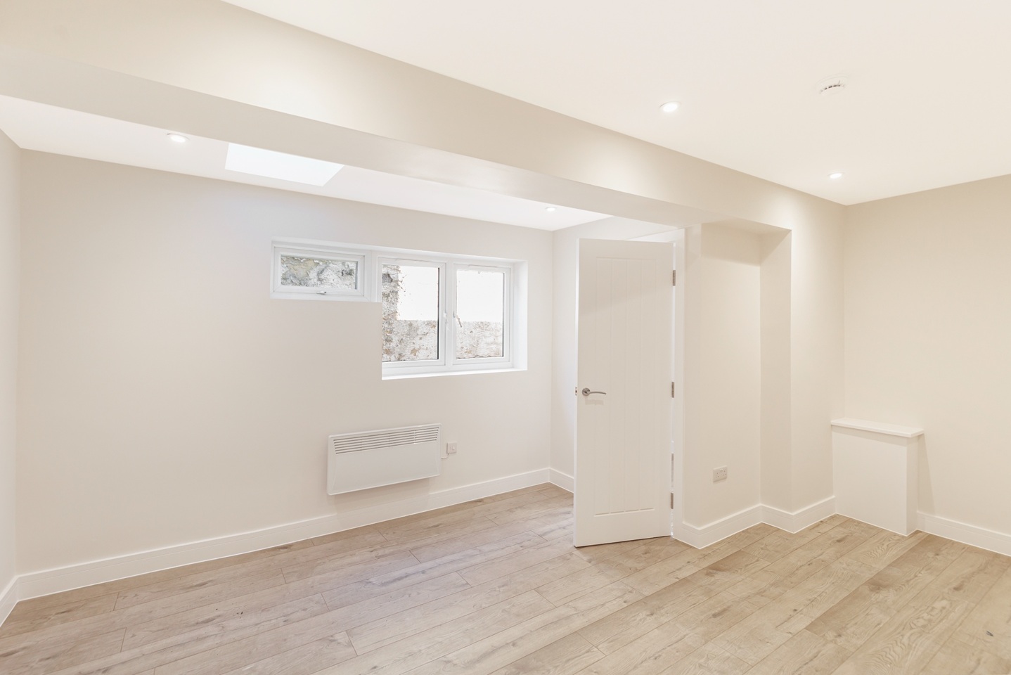 Enfield - Studio Flat, Chase Side Crescent, EN2 - To Rent Now for £895. ...