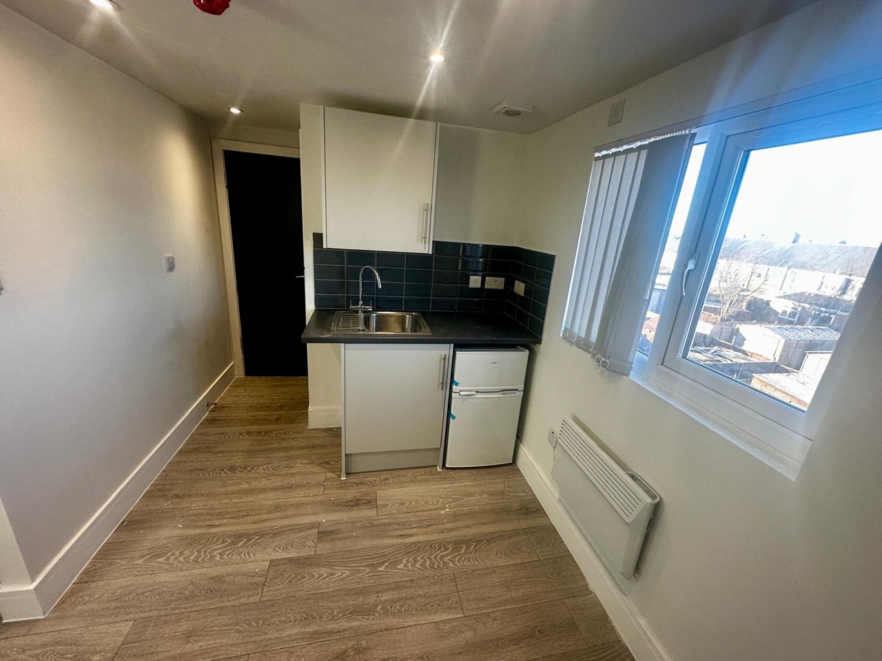 Coventry - Studio Flat, Wyken Avenue, CV2 - To Rent Now for £850.00 p/m