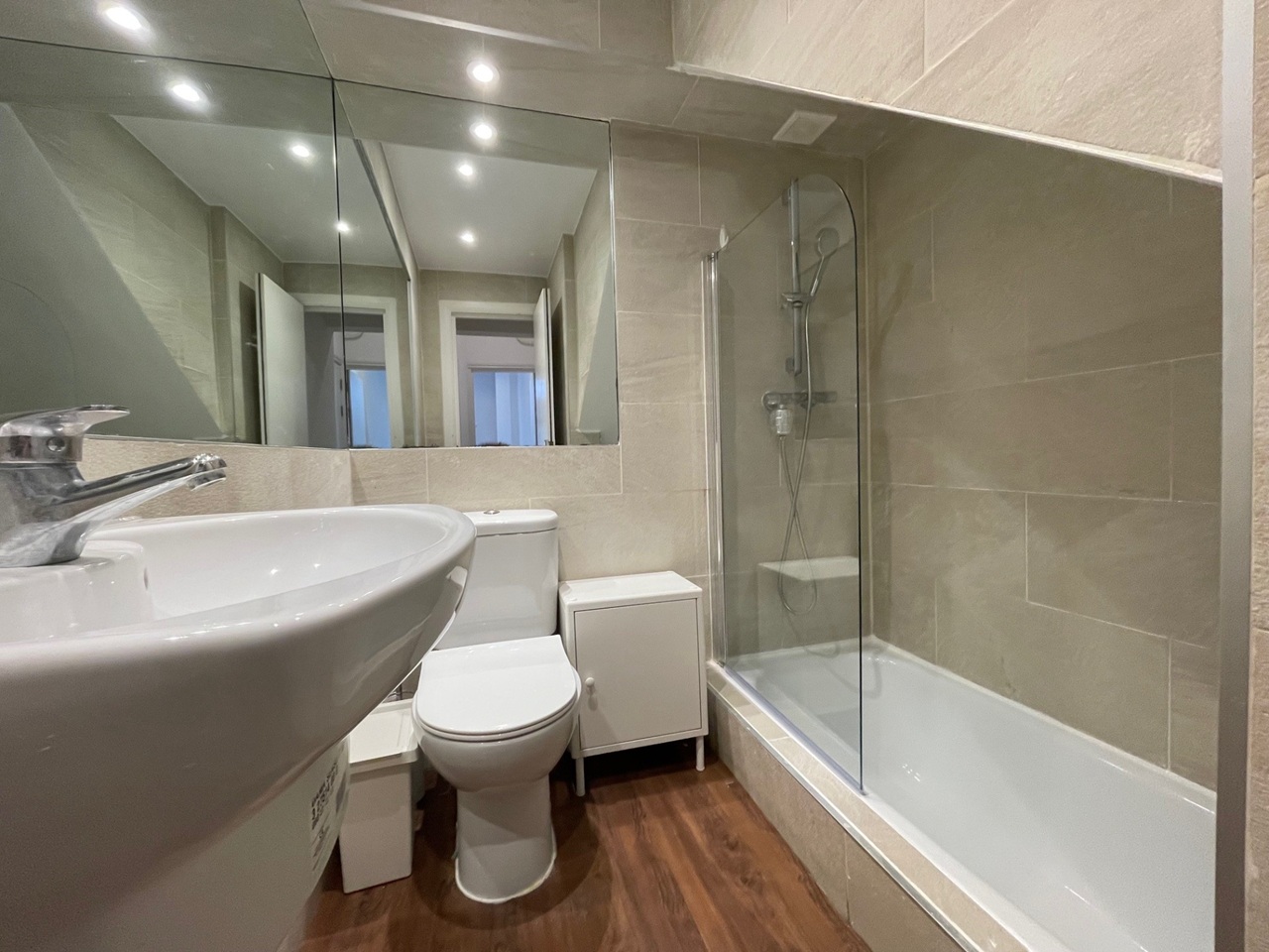 London - 2 Bed Flat, Cranhurst Road, NW2 - To Rent Now for £1,950.00 p/m