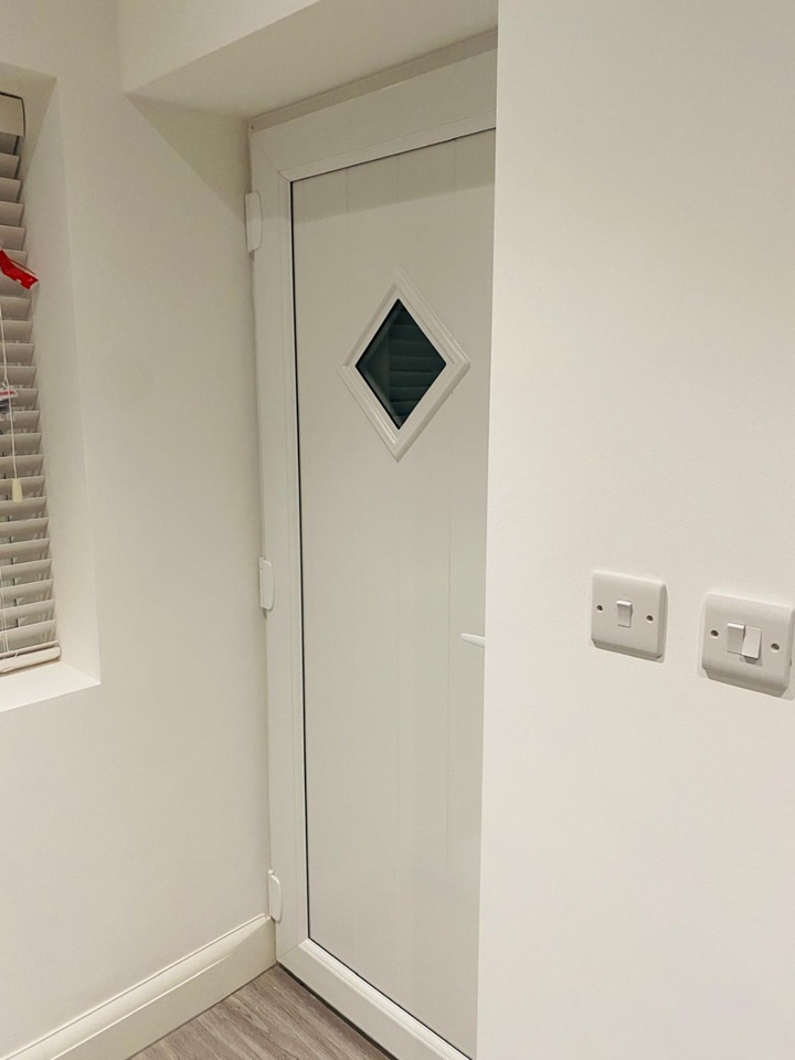 Ilford - Studio Flat, Lincoln Gardens, IG1 - To Rent Now for £1,100.00 p/m