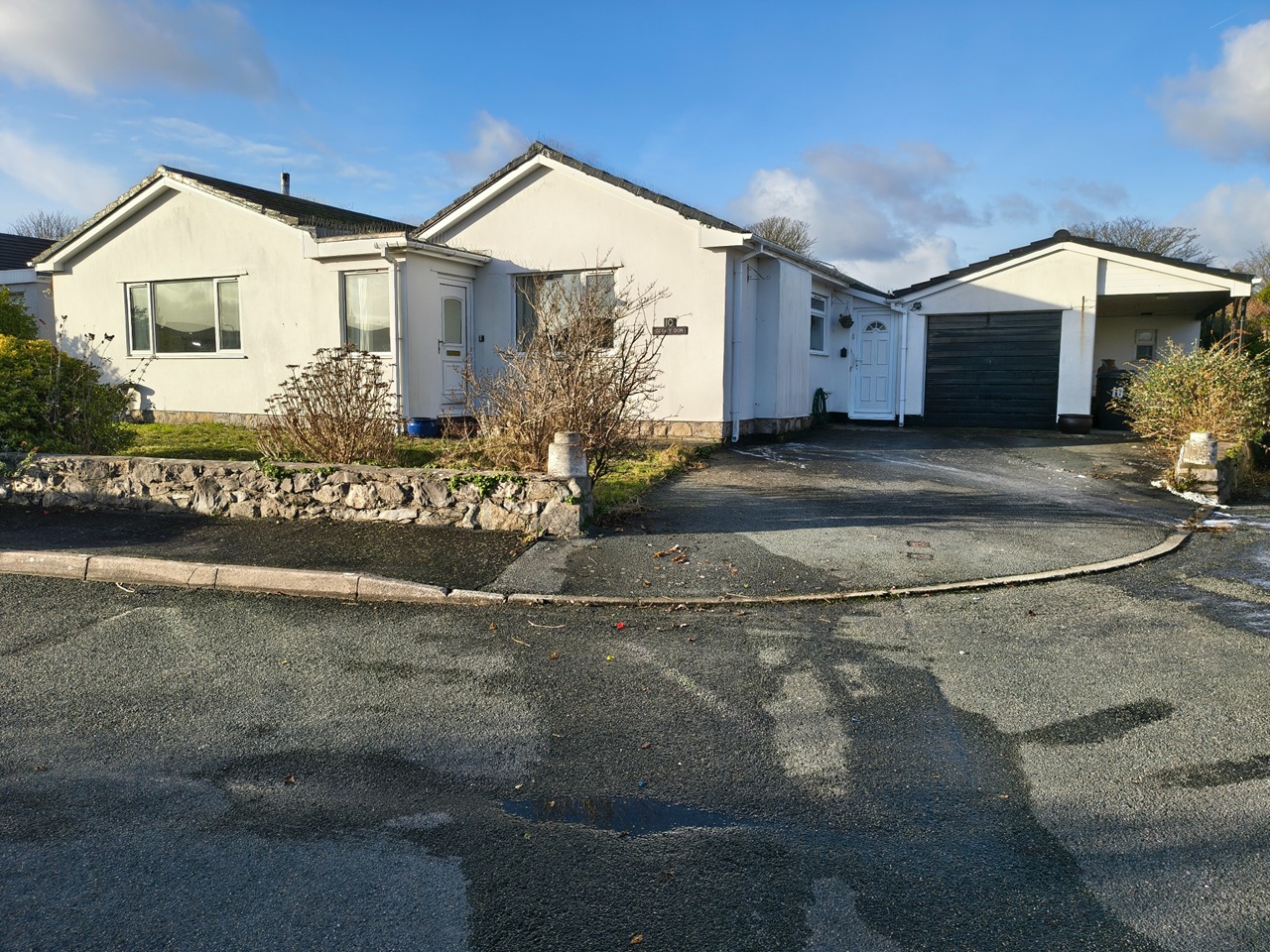 Moelfre - 3 Bed Bungalow, Ffordd Eleth, LL72 - To Rent Now for £1,000. ...