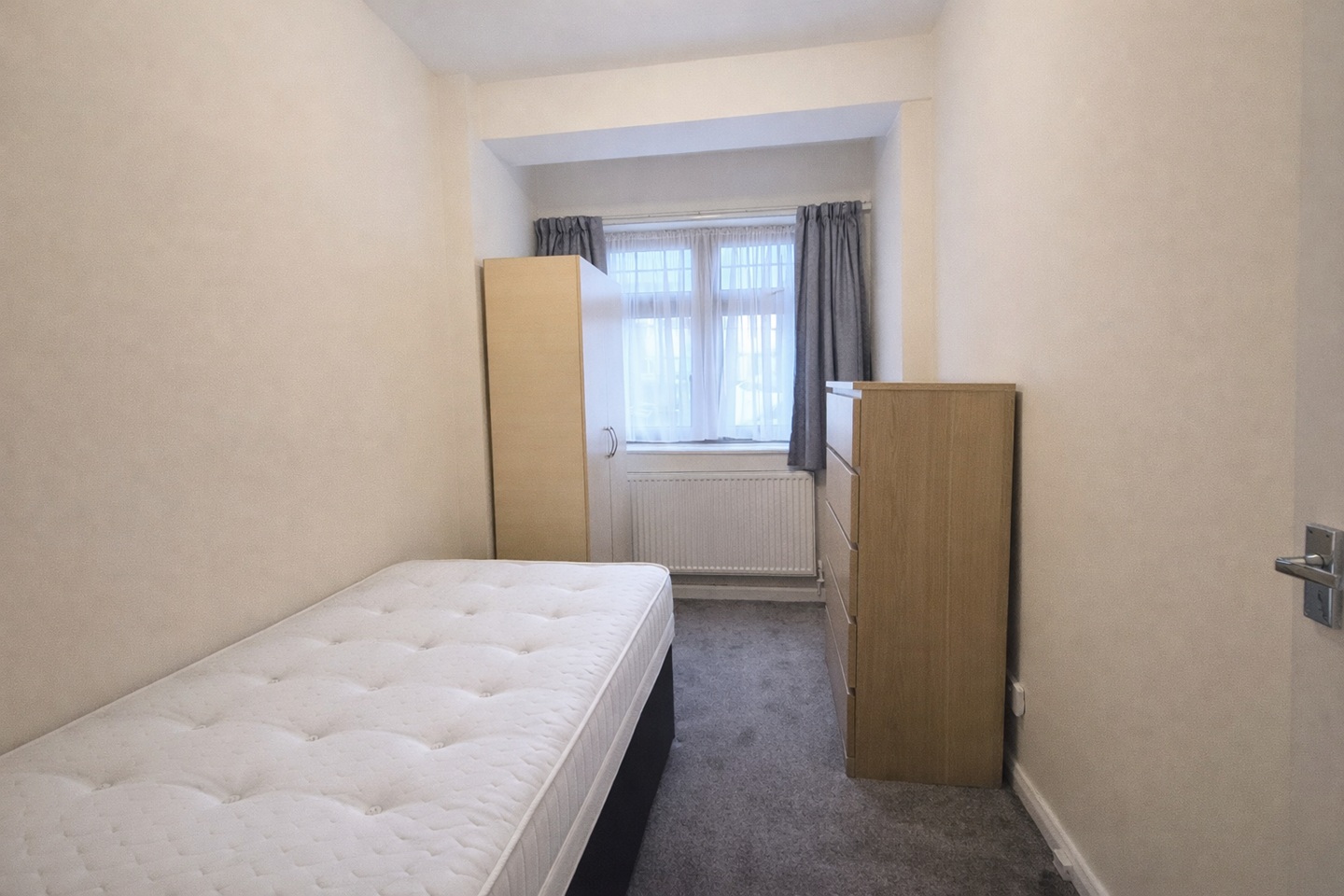 London - 2 Bed Flat, Hendon Way, NW2 - To Rent Now for £1,850.00 p/m
