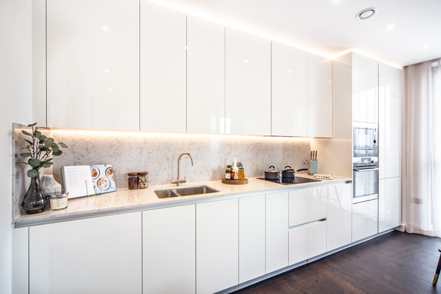 London - 2 Bed Flat, Thornes House, SW11 - To Rent Now for £3,895.00 p/m