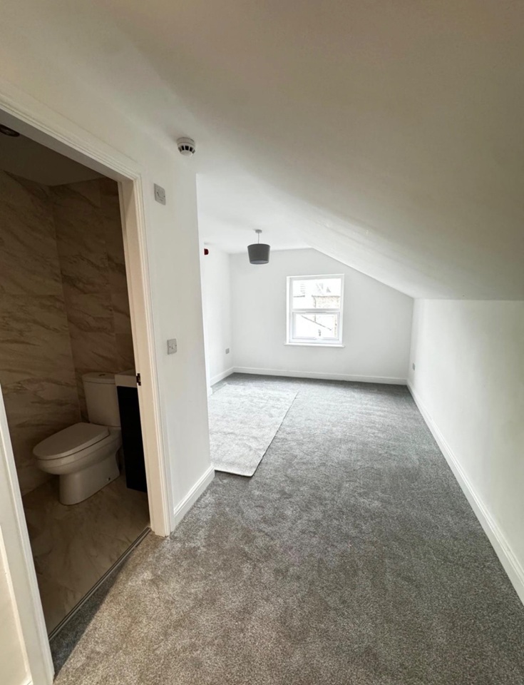 Halifax - Room in a Shared House, Boothtown, HX3 - To Rent Now for £560 ...
