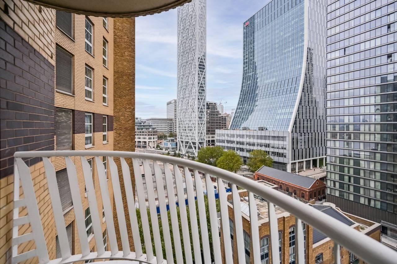 London - 2 Bed Flat, Cascade Towers, E14 - To Rent Now for £2,680.00 p/m