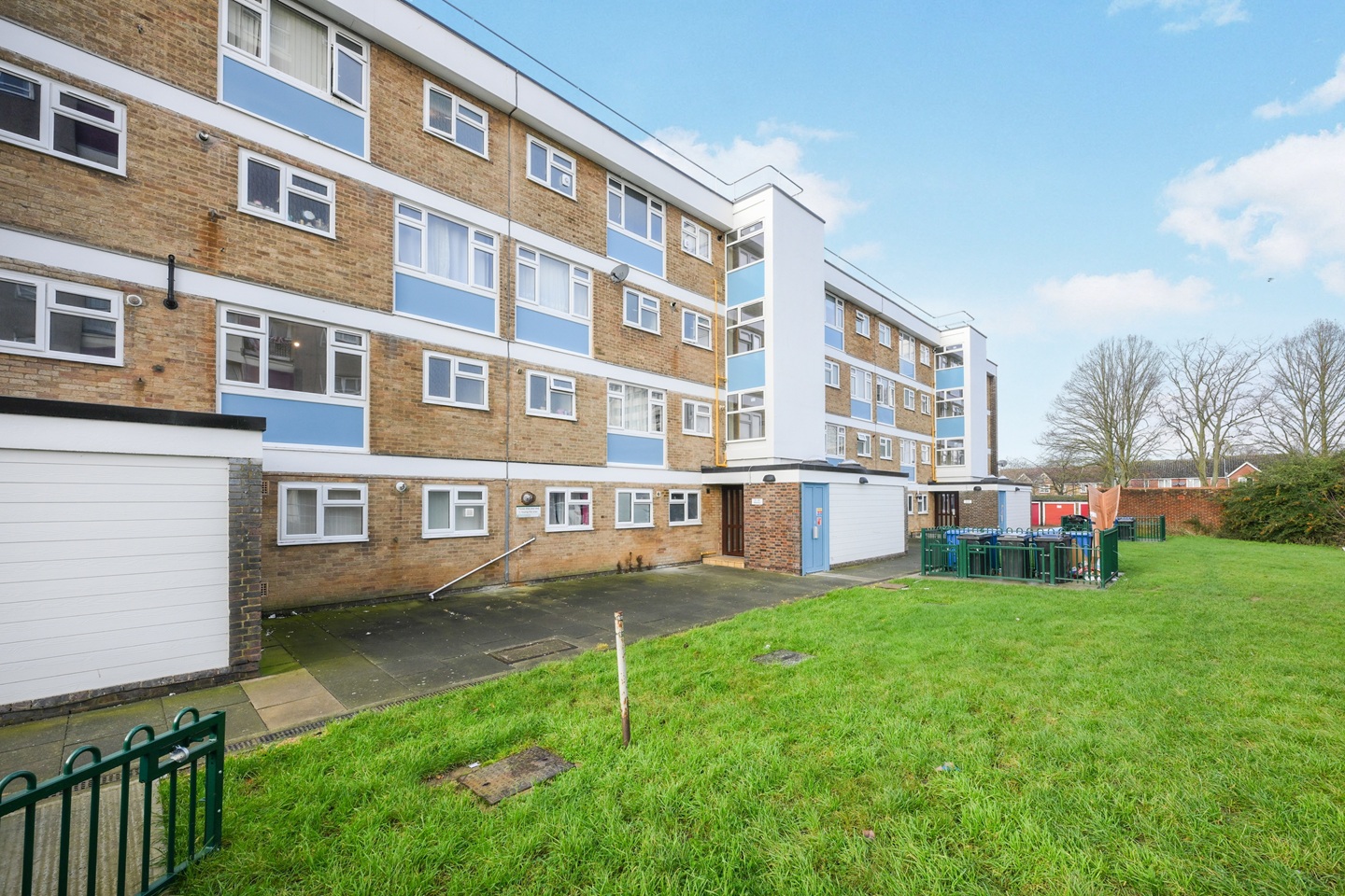 Harlow - 2 Bed Flat, Wedhey, CM19 - To Rent Now for £1,400.00 p/m