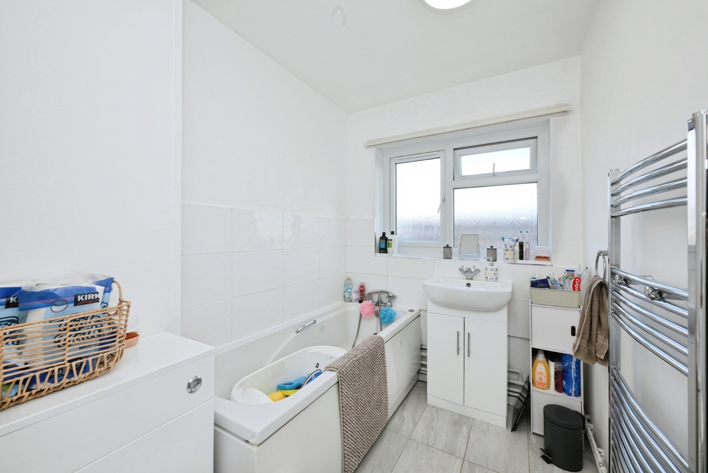 Harlow - 2 Bed Flat, Wedhey, CM19 - To Rent Now for £1,400.00 p/m