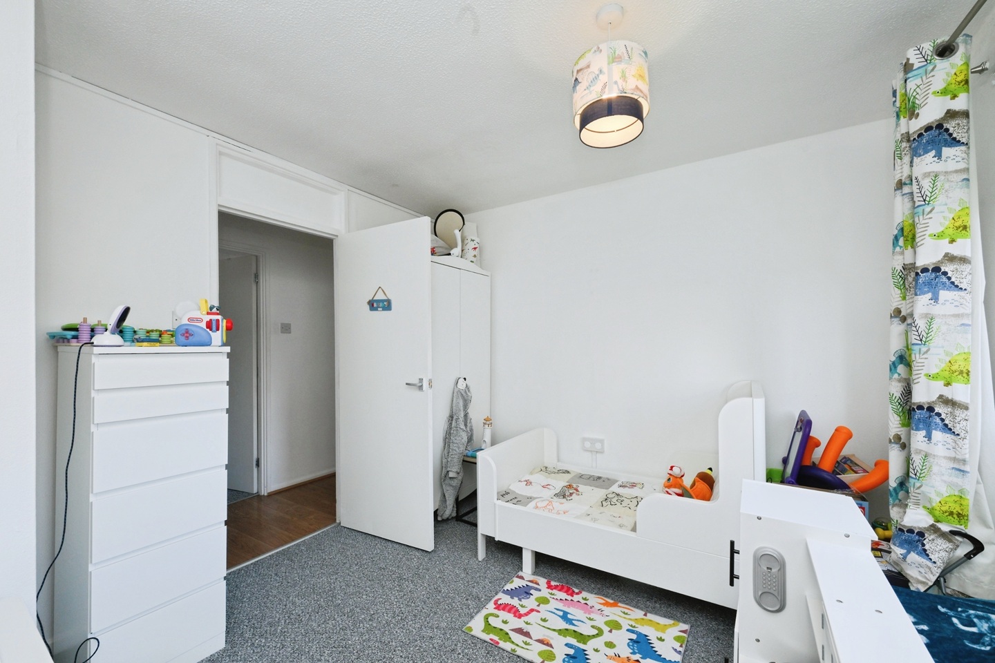 Harlow - 2 Bed Flat, Wedhey, CM19 - To Rent Now for £1,400.00 p/m